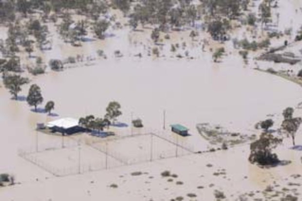 Moree to be split in two by floods
