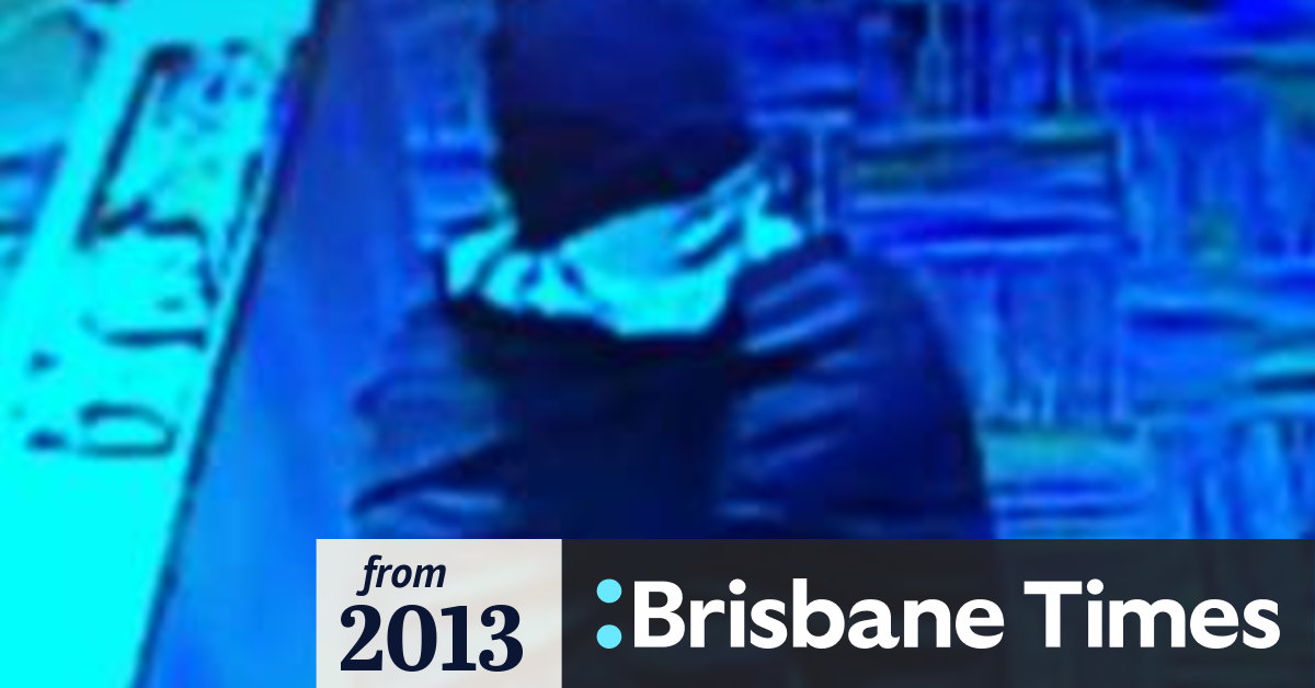 Man holds up Goodna Bowls Club with shotgun