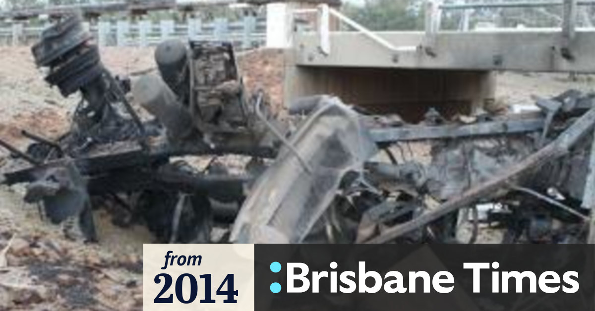 Dirt road opens to Charleville after Mitchell Highway truck explosion