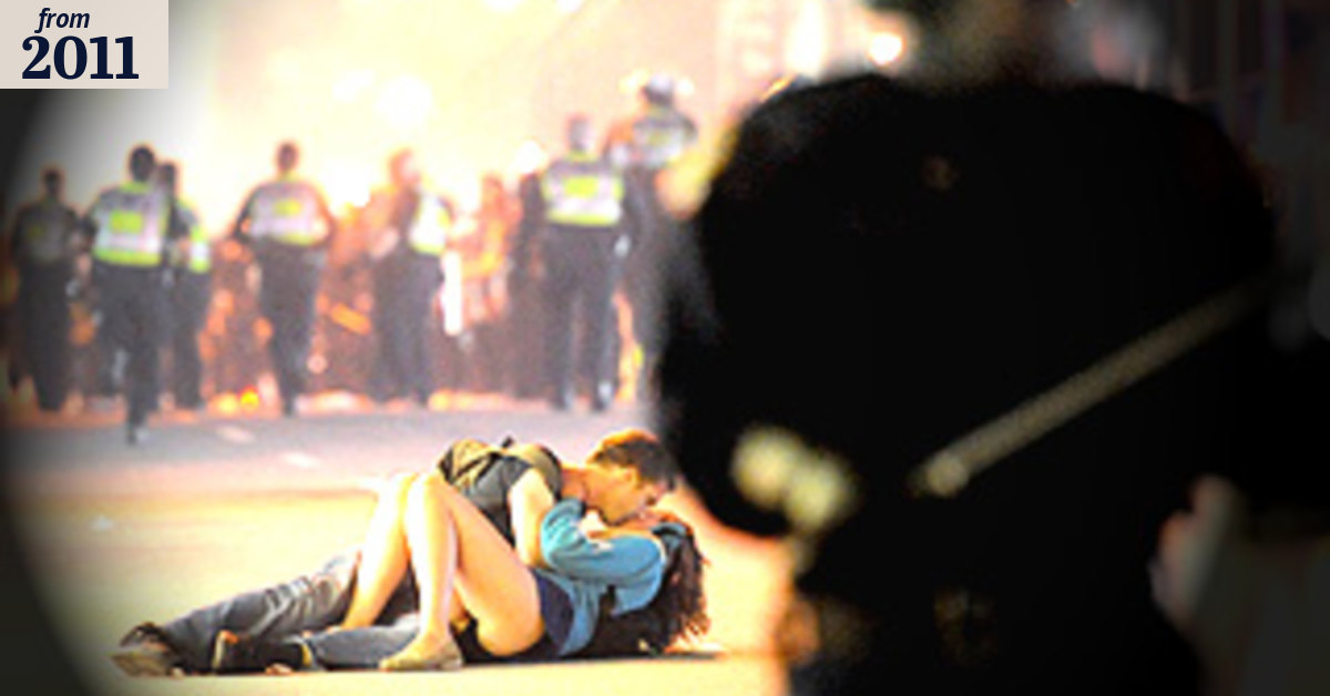 'Love among the ruins': mystery kiss picture during Vancouver riot goes ...