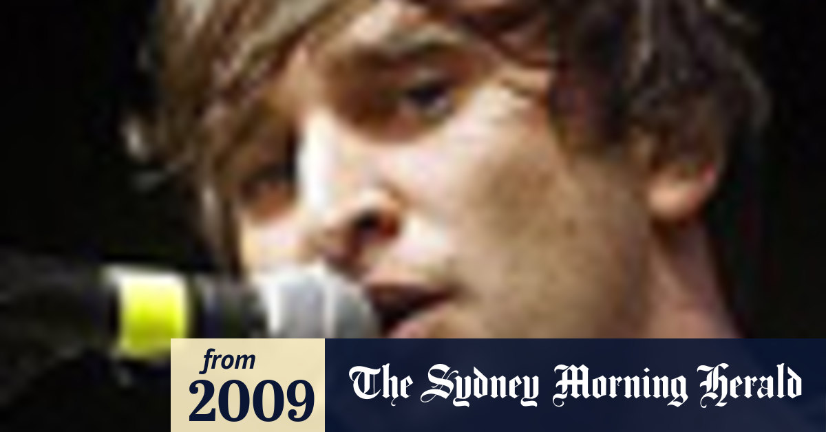 Jet singer collapses during London gig