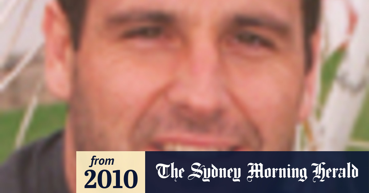 Former Socceroo Ian Gray found dead