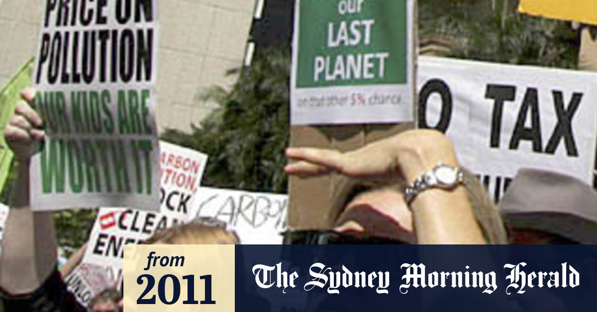 Pro and anti-carbon tax protesters take to streets