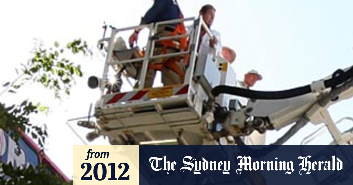 Monorail rescue as power cut