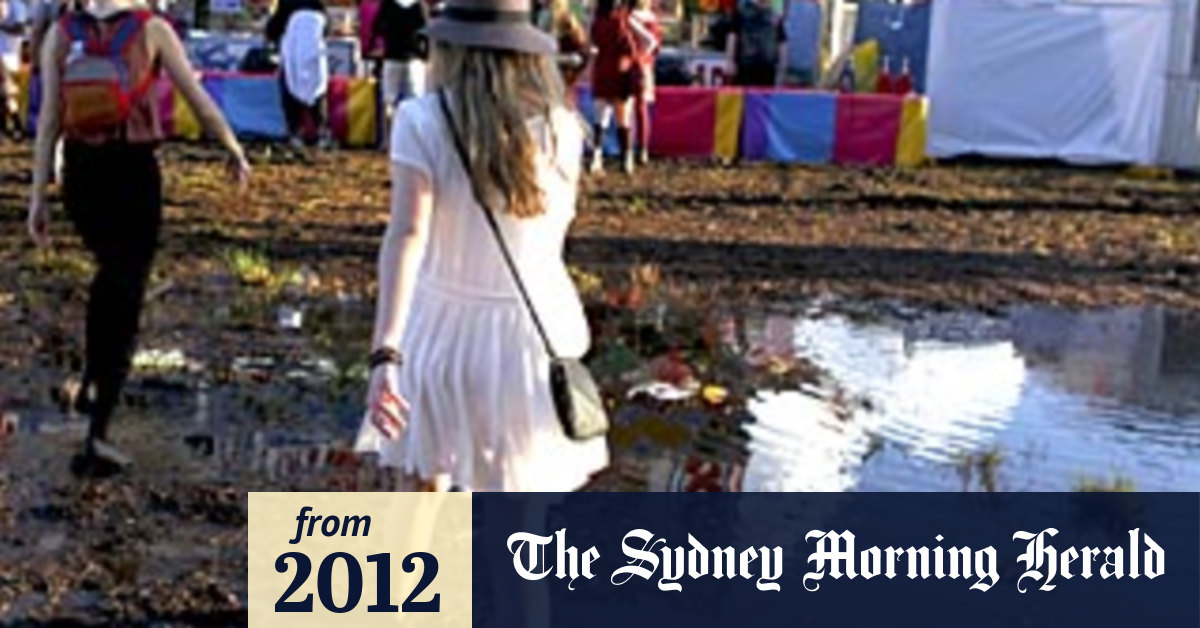 Rain and hail pelt down on Splendour's homecoming parade