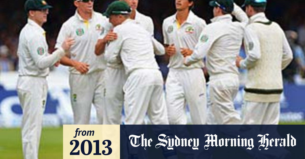 Bell gets reprieve as England lead tops 400