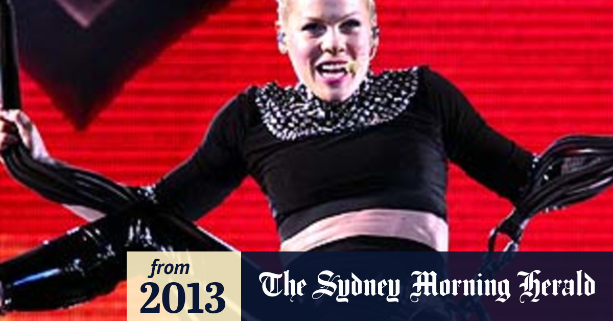 Pink Sydney concert proves to be a balancing act