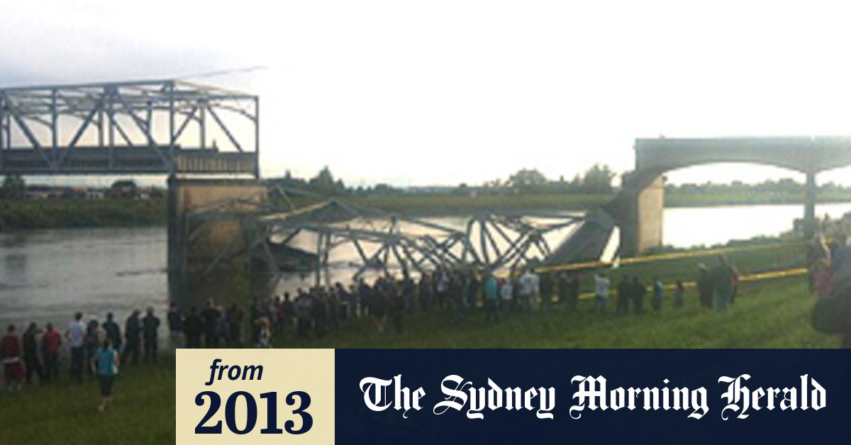 Cars plunge into river as US bridge collapses