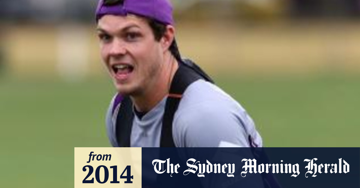 Melbourne Storm back Ben Hampton re-signs