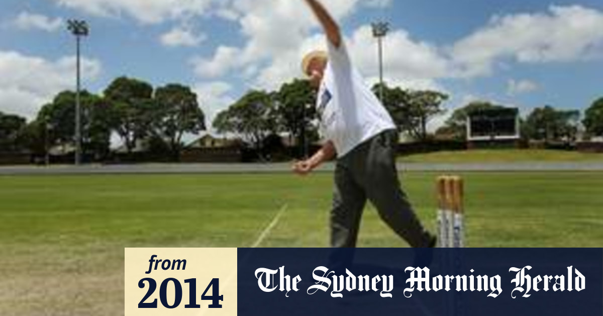 Cricket legend Alan Davidson returns to crease 50 years on