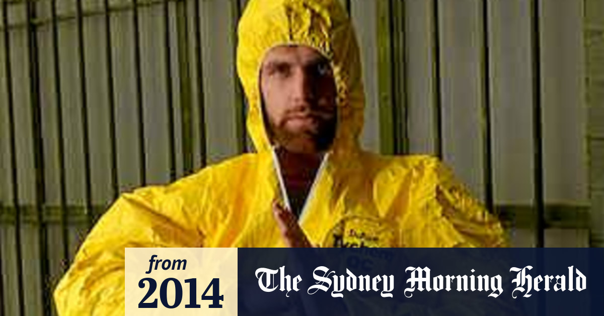 Comedian Miles Allen recreates the entire Breaking Bad series in an hour