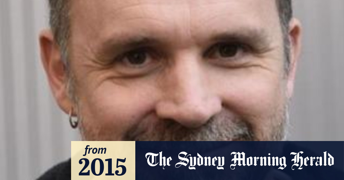 Circus Oz boss Mike Finch to leave after 17 years at the helm