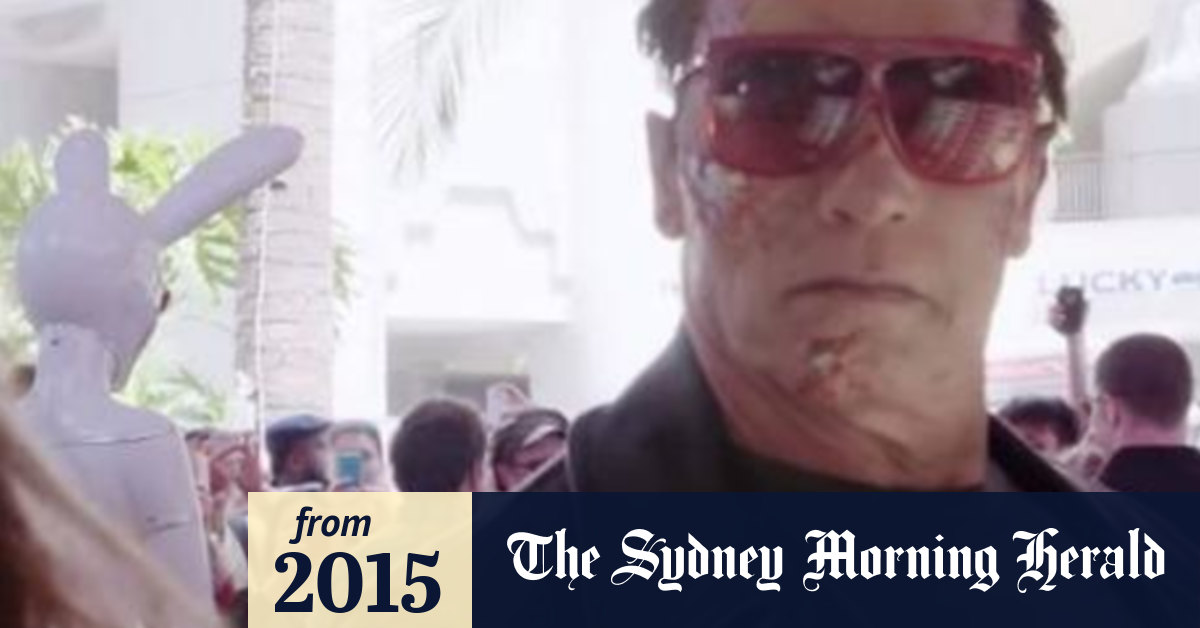 Arnold Schwarzenegger pranks fans at Madame Tussauds posing as ...