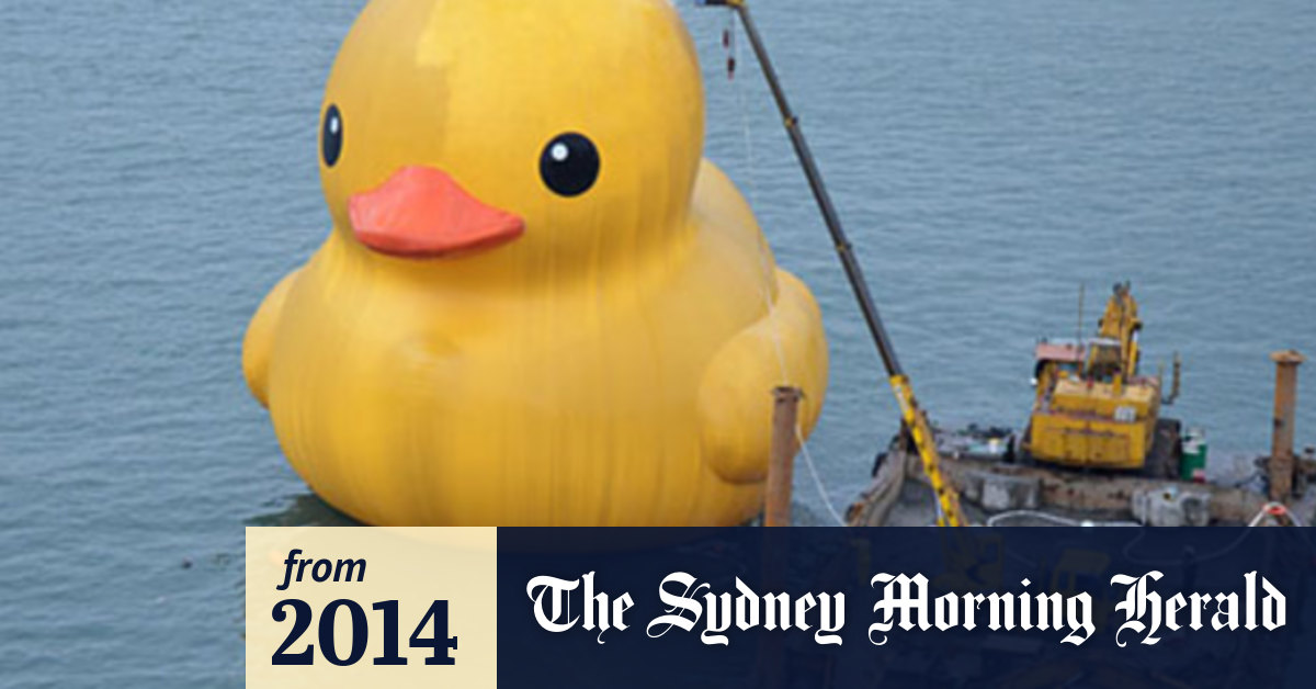 Giant rubber duck explodes in Taiwan