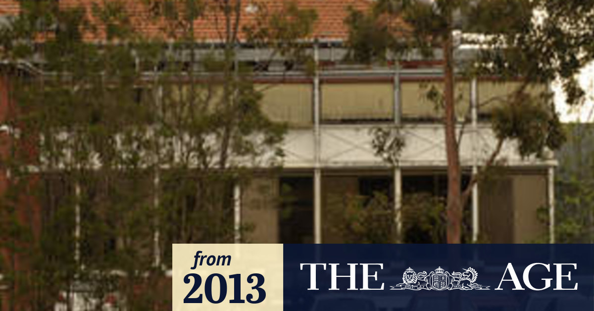 Escaped patient returns to criminal hospital