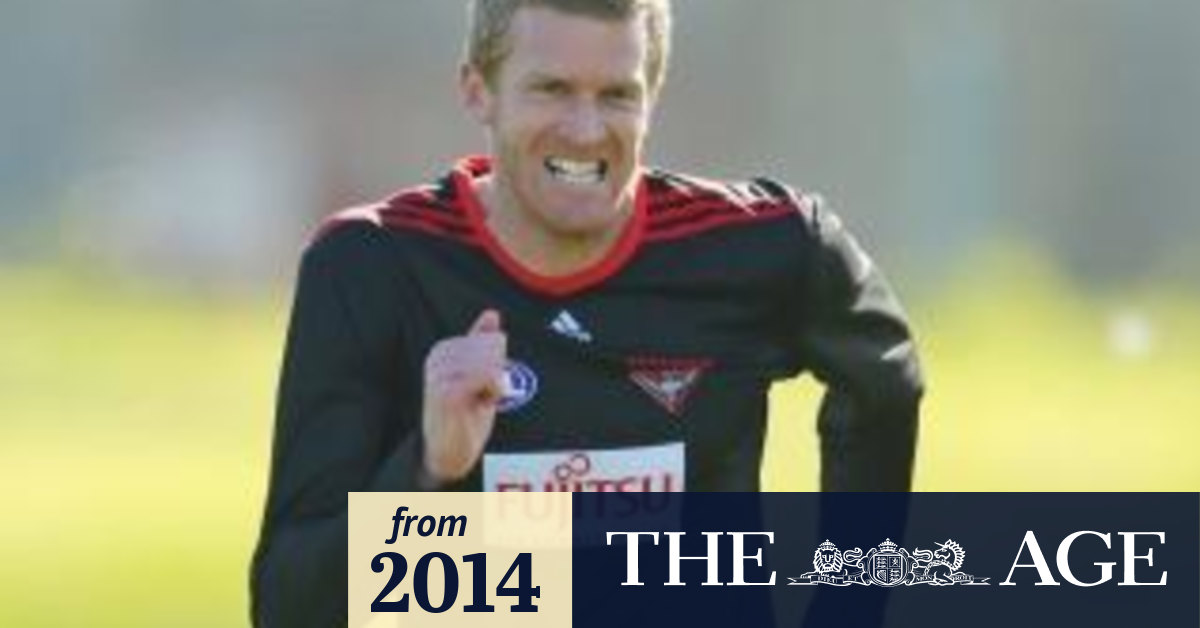 Essendon's Dustin Fletcher decides to play on in 2015
