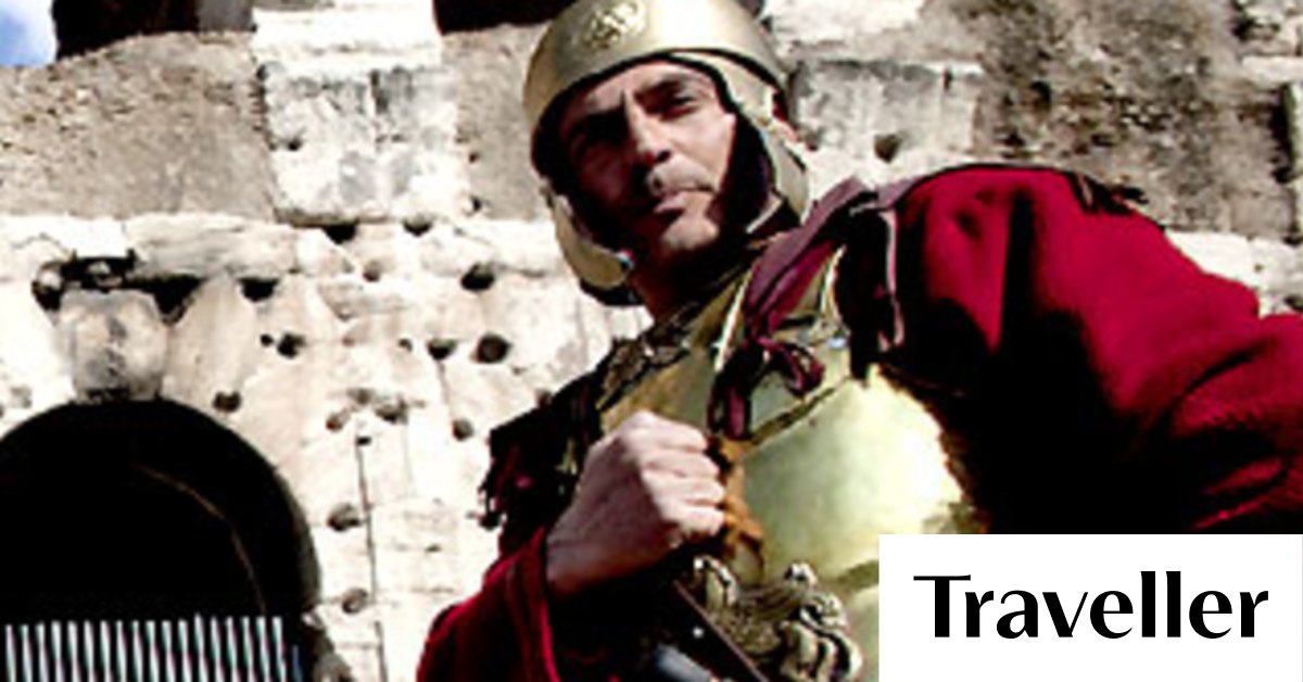 Rome police arrest Colosseum 'gladiator' gang