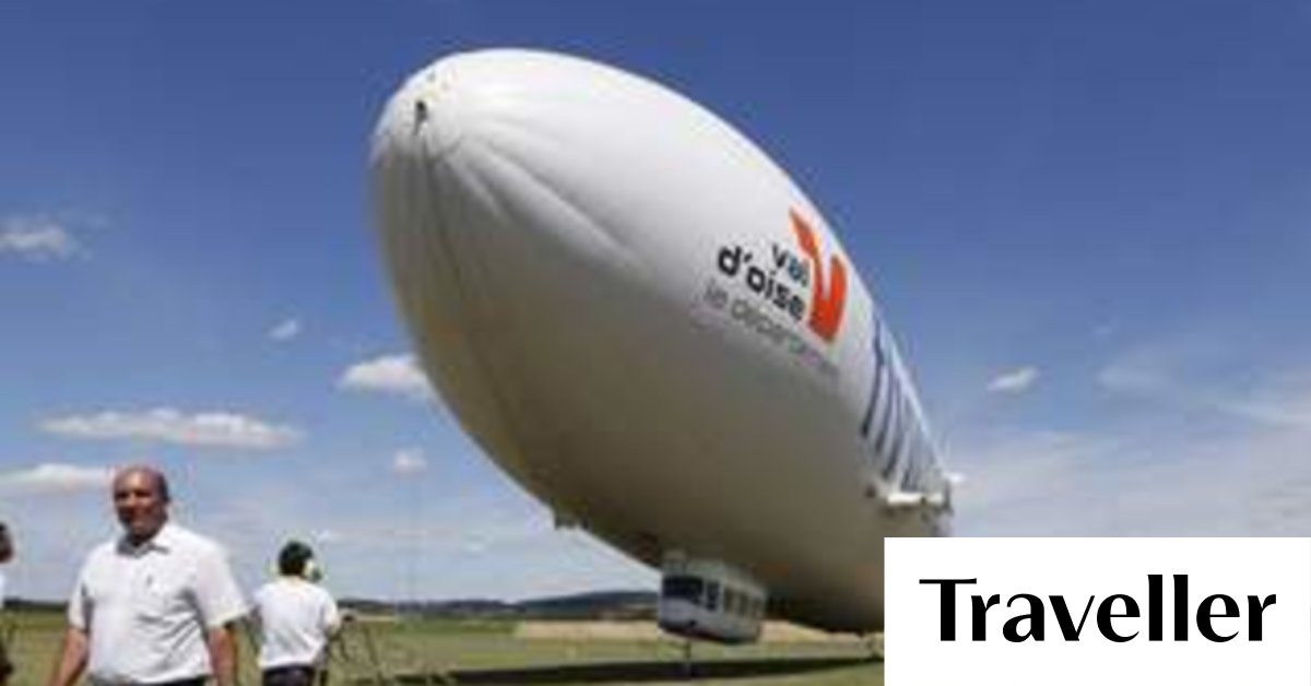 French Zeppelin takes to skies near Paris