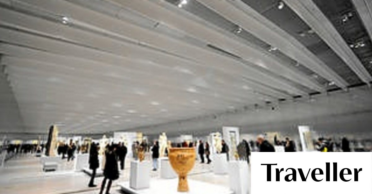 New Louvre opens amid slag heaps of mining town