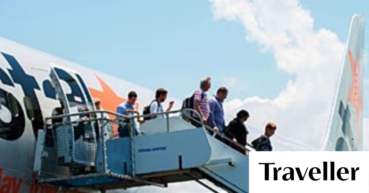 First Jetstar Boeing 787 Dreamliner flight takes off