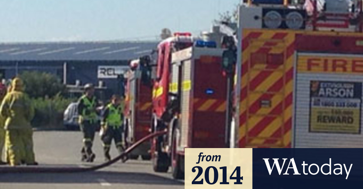 Health warning as thick black smoke billows from Welshpool factory fire