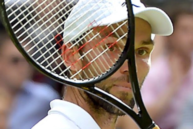 Loser stamps feet over Wimbledon's foot-fault 'cheats'