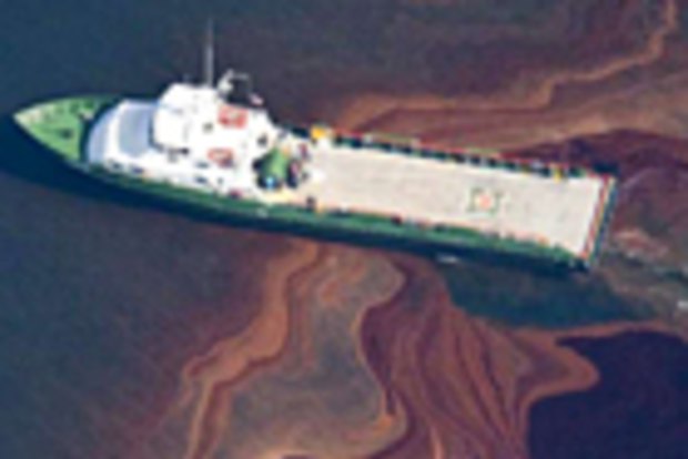 BP begins 'top kill' to plug oil leak