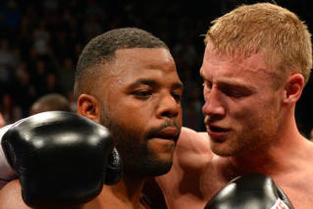 Flintoff floored but wins boxing debut