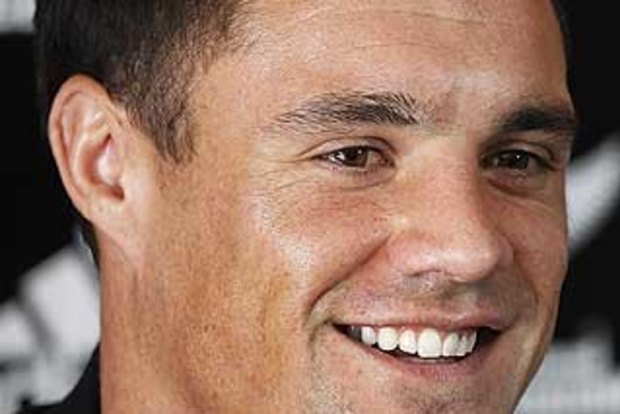 Dan Carter re-signs with All Blacks for four years