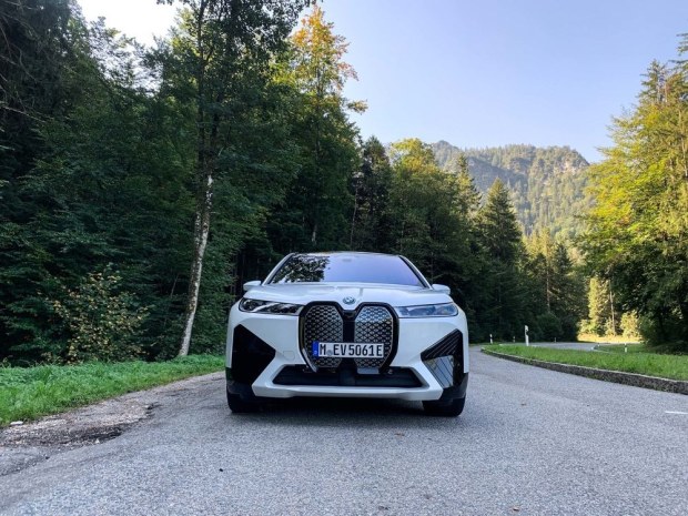 2022 BMW iX review: This new beaver-toothed electric SUV isn’t as ugly ...