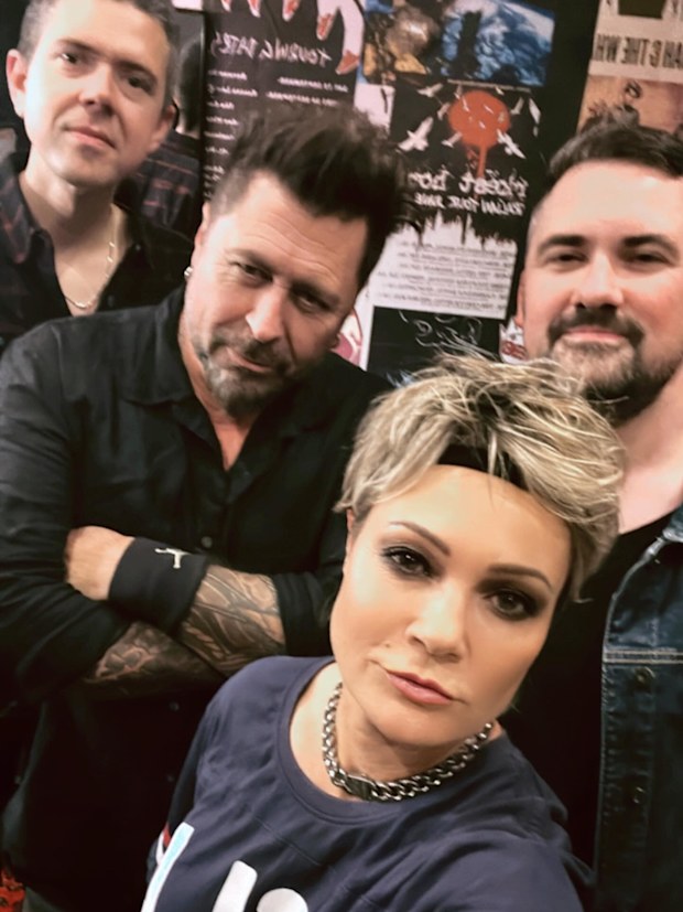 The Superjesus frontwoman Sarah McLeod forced to drop guitar mid-show ...