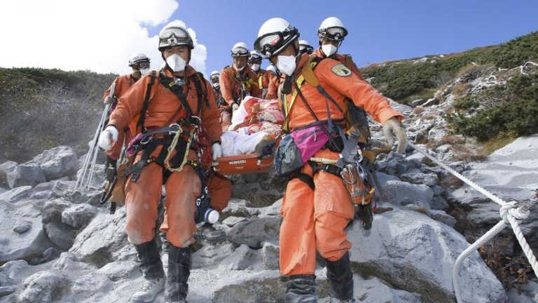 Mount Ontake eruption: Japanese rescuers find more dead on volcano ...