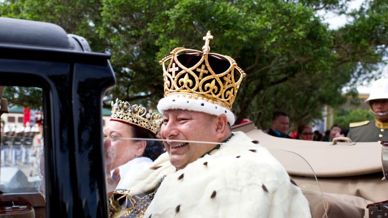 Tonga: King Tupou VI crowned as new king