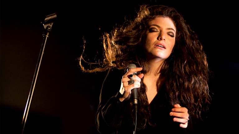 Lorde lets 'em talk with precocious performance