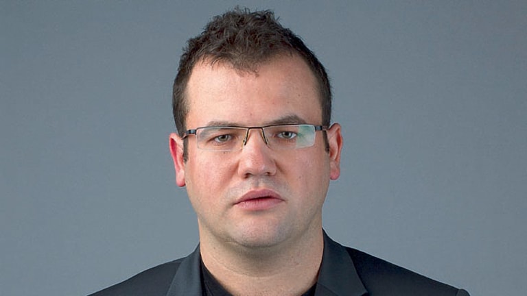 Kogan buckles to Apple legal threats