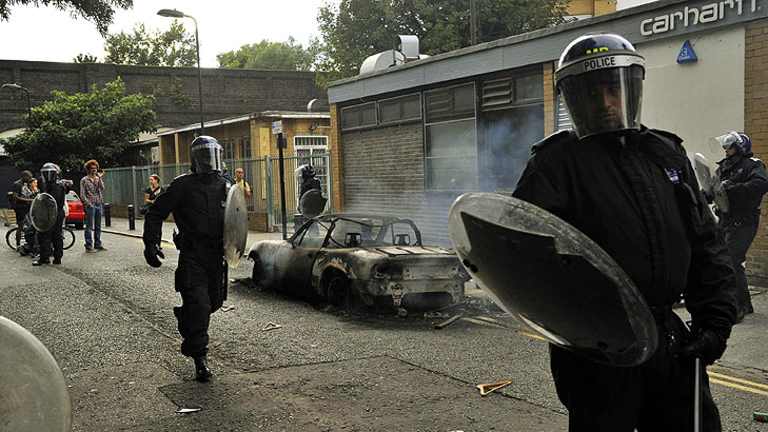 Riots spread as police lose control