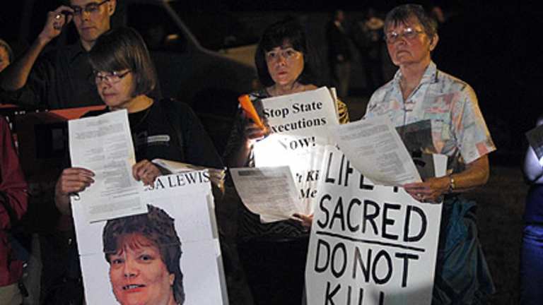 Teresa Lewis becomes first woman executed in Virginia in 100 years