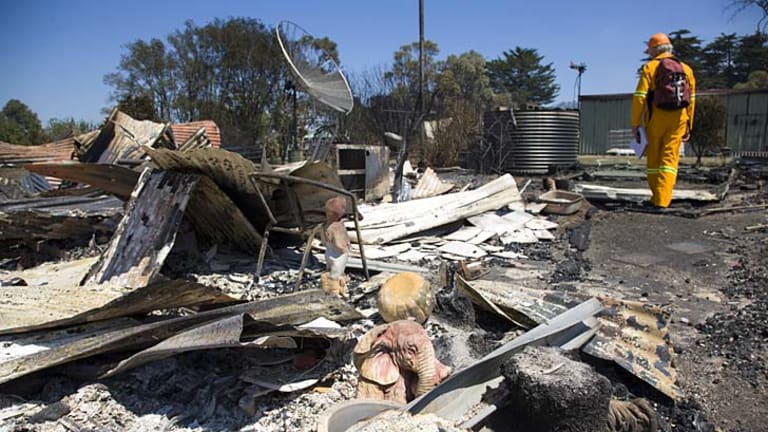 Tasmanian bushfire beaten back as no deaths recorded