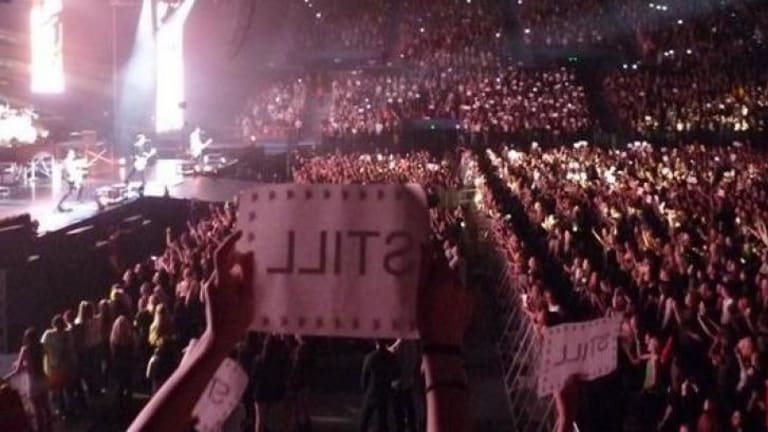 5 Seconds of Summer fans unite to show their heroes that Australia is home