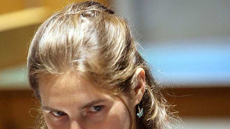 DNA evidence discredits Amanda Knox case