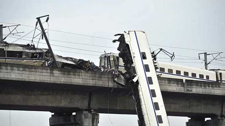 Bullet trains collision leaves 33 dead