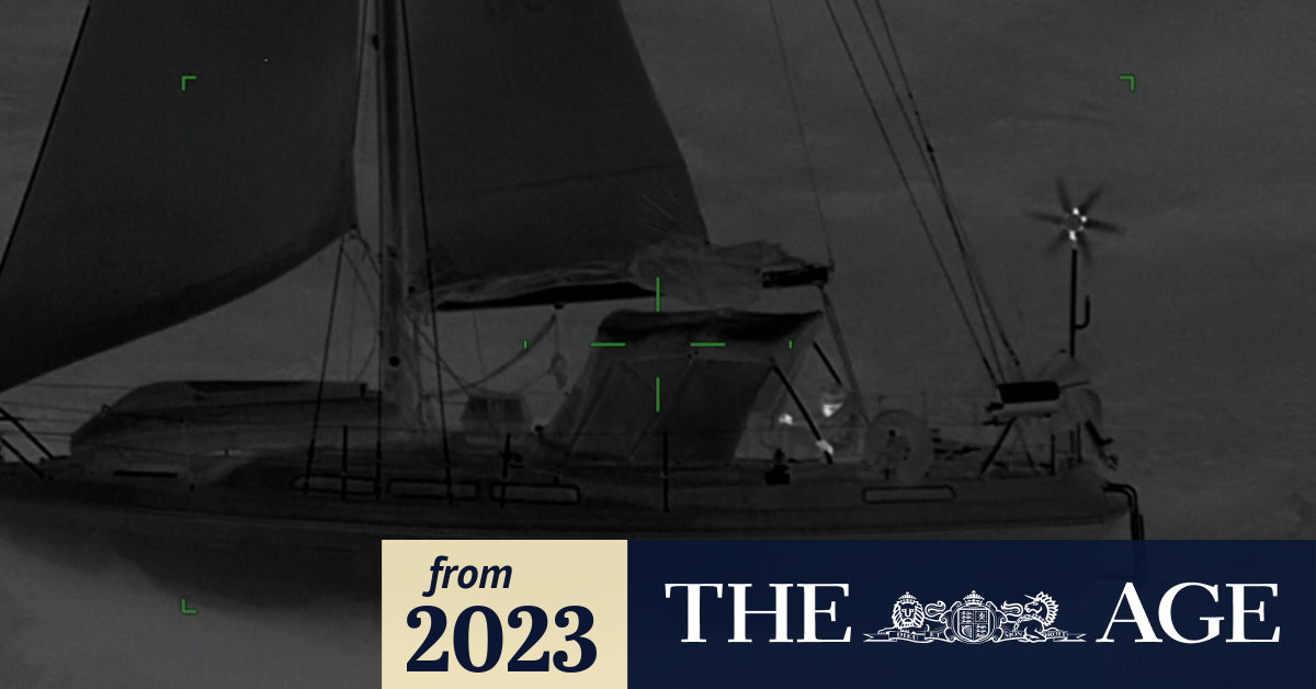 Three men rescued from yacht in Bass Strait