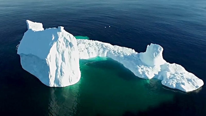 Video: Iceberg drifts along Canada's east coast