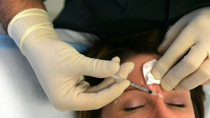 Nurse suspended for injecting Botox