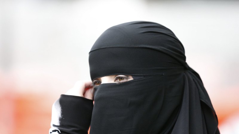 Fatima Elomar escapes jail after buying clothes for IS husband Mohammed ...