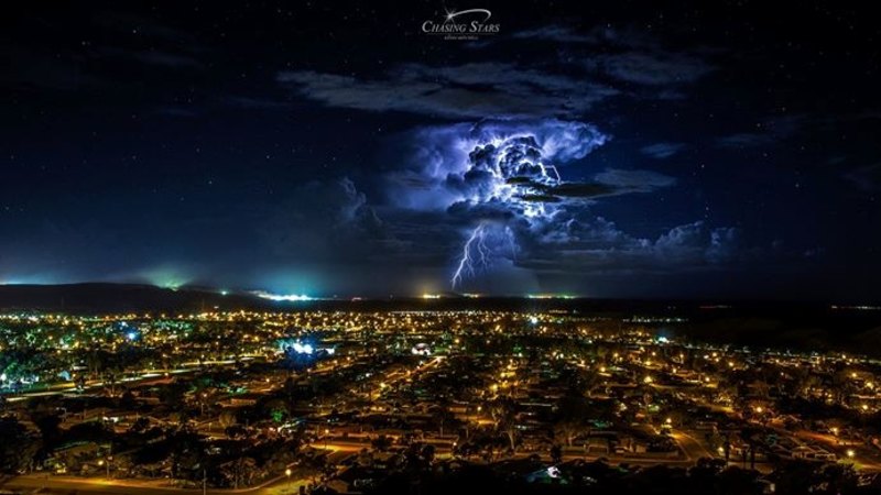 Pilbara man takes out the bins, captures incredible lightning photo