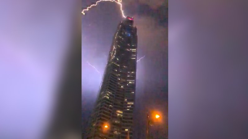 Video: Q1 tower lightning strike caught on video