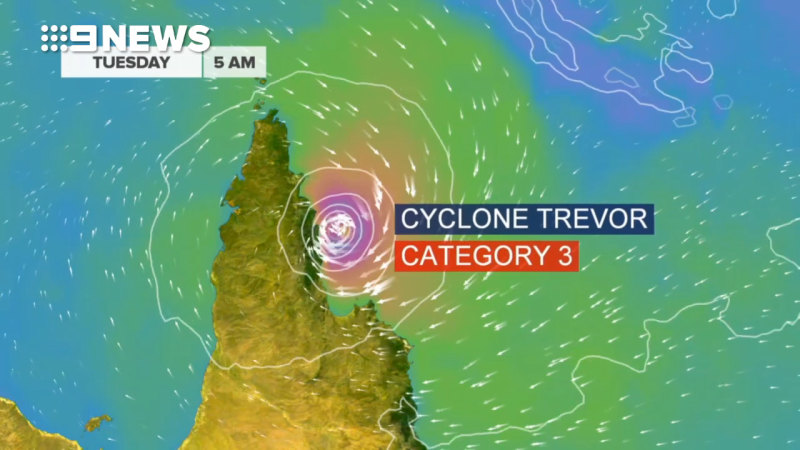Video: Cyclone makes its way towards Queensland coast