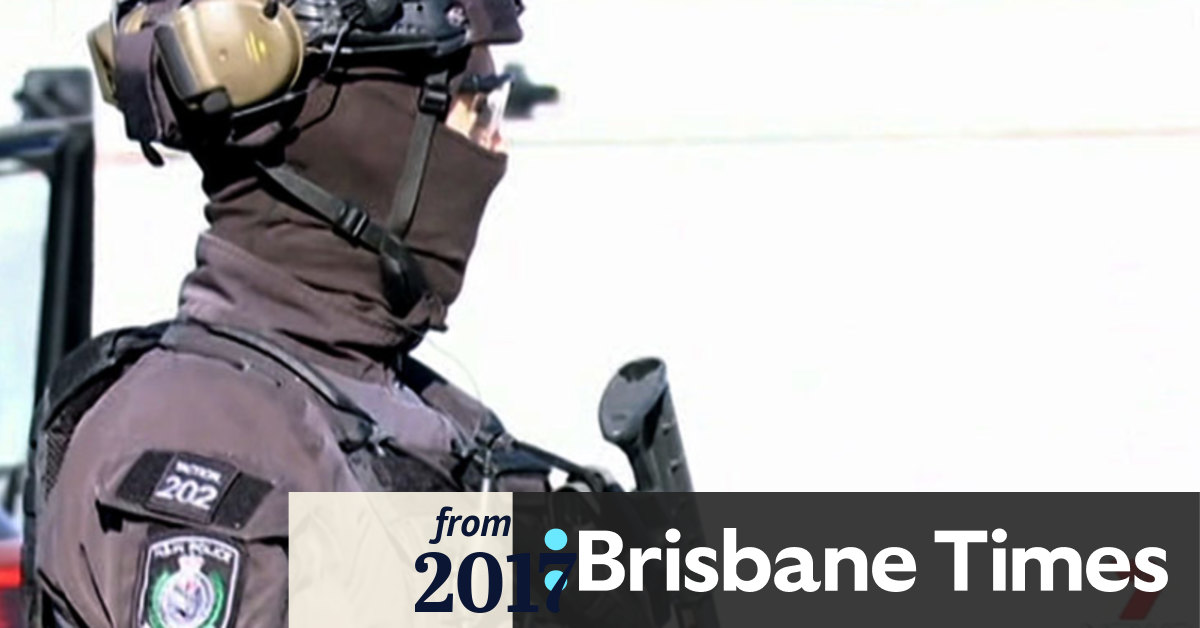 Video: Australian Border Force officers arrested