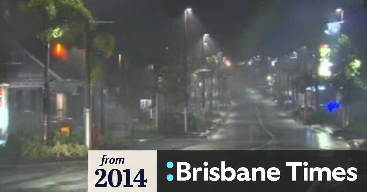Cyclone Dylan crosses coast in north Queensland